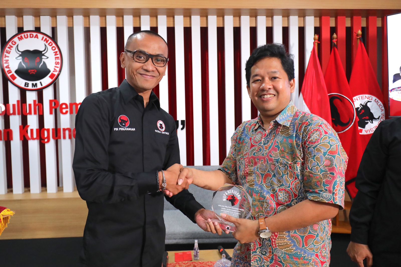 Kuliah Politik Banteng Muda "Kelompok Radikal, Pemilih Milenial & Gen Z ...