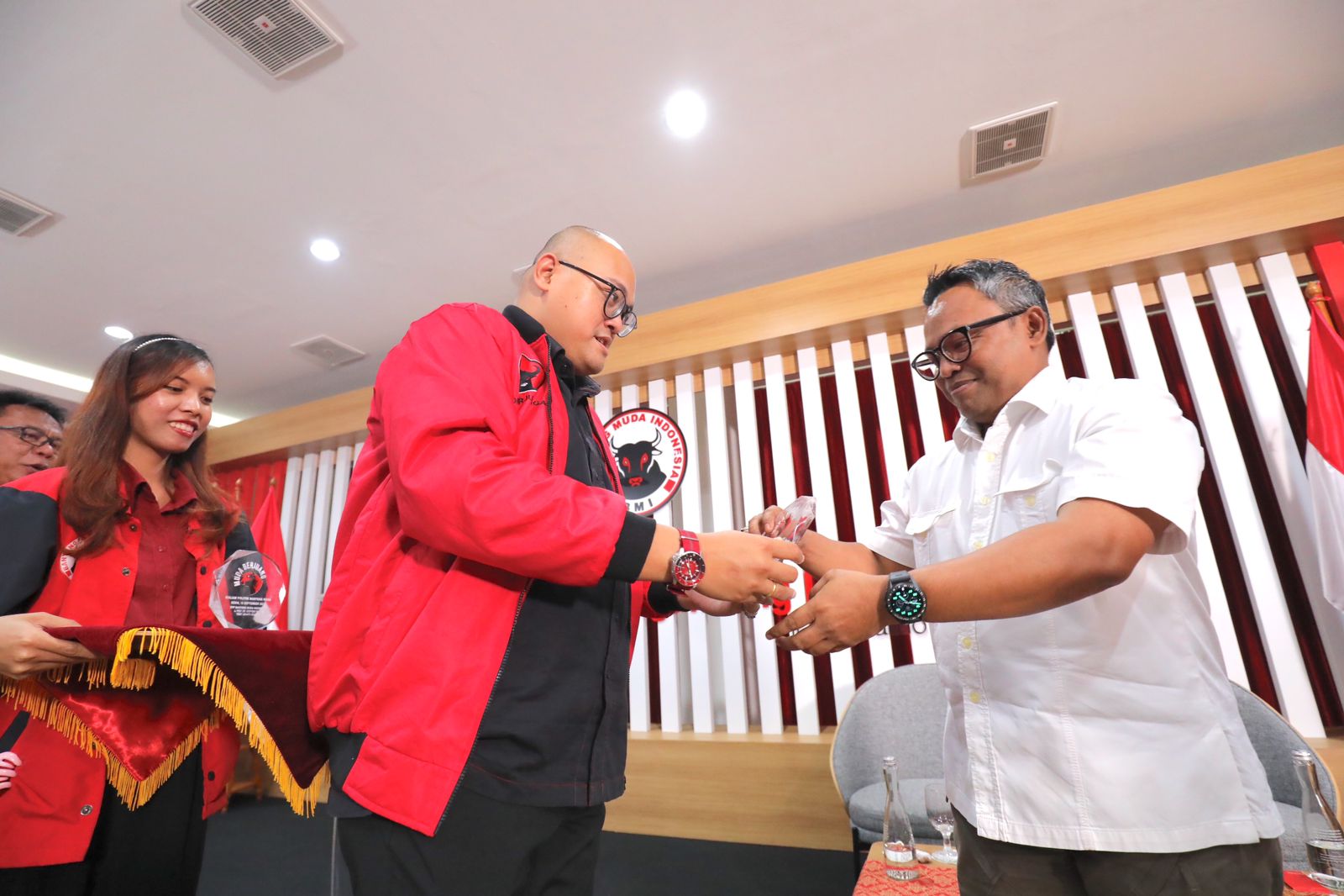 Kuliah Politik Banteng Muda "Kelompok Radikal, Pemilih Milenial & Gen Z ...