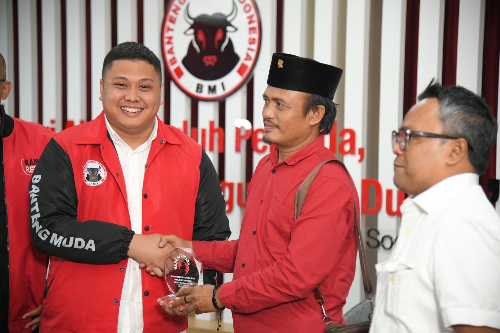 Kuliah Politik Banteng Muda "Kelompok Radikal, Pemilih Milenial & Gen Z ...